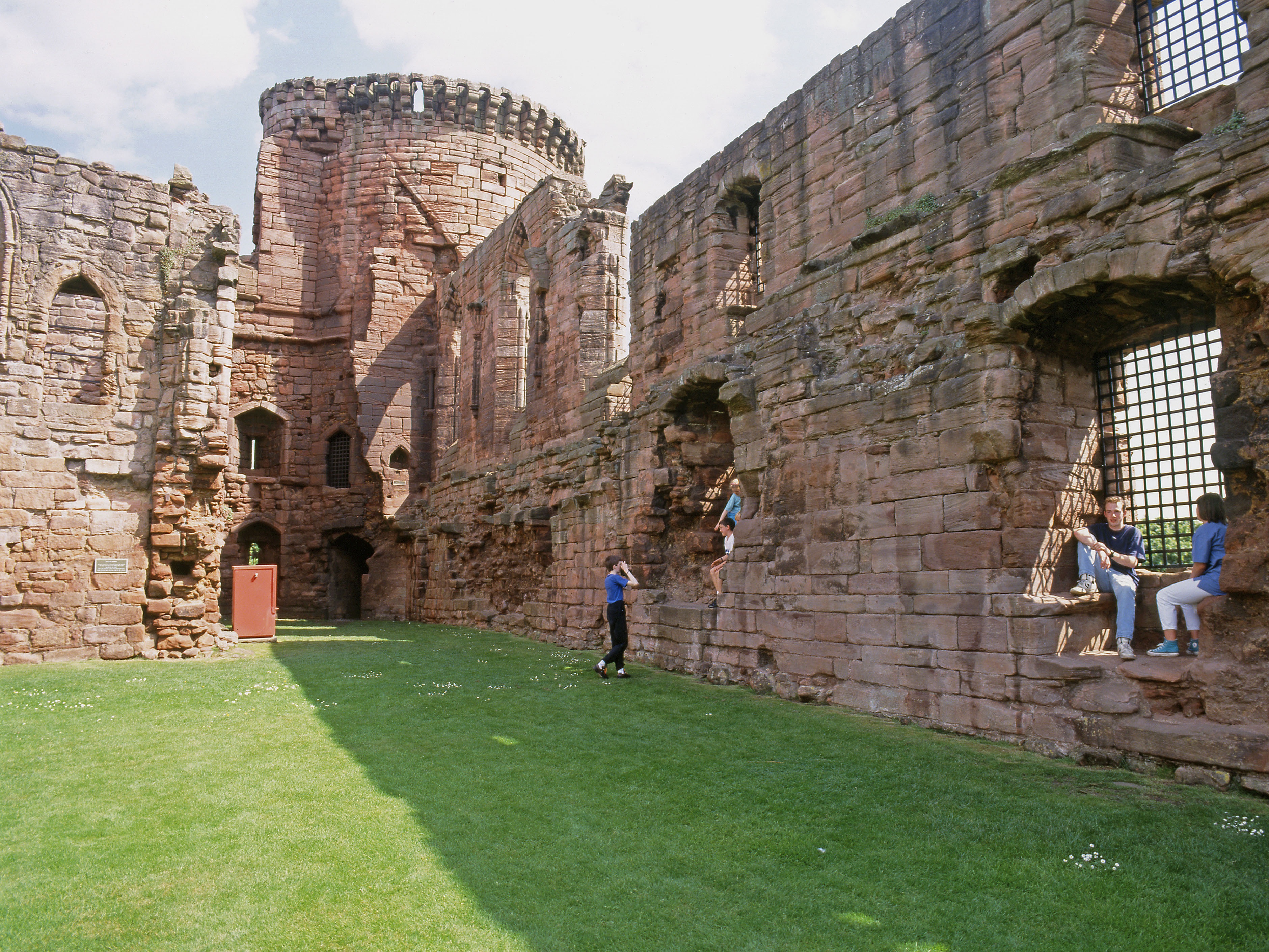 Bothwell Castle | Lead Public Body for Scotland's Historic Environment