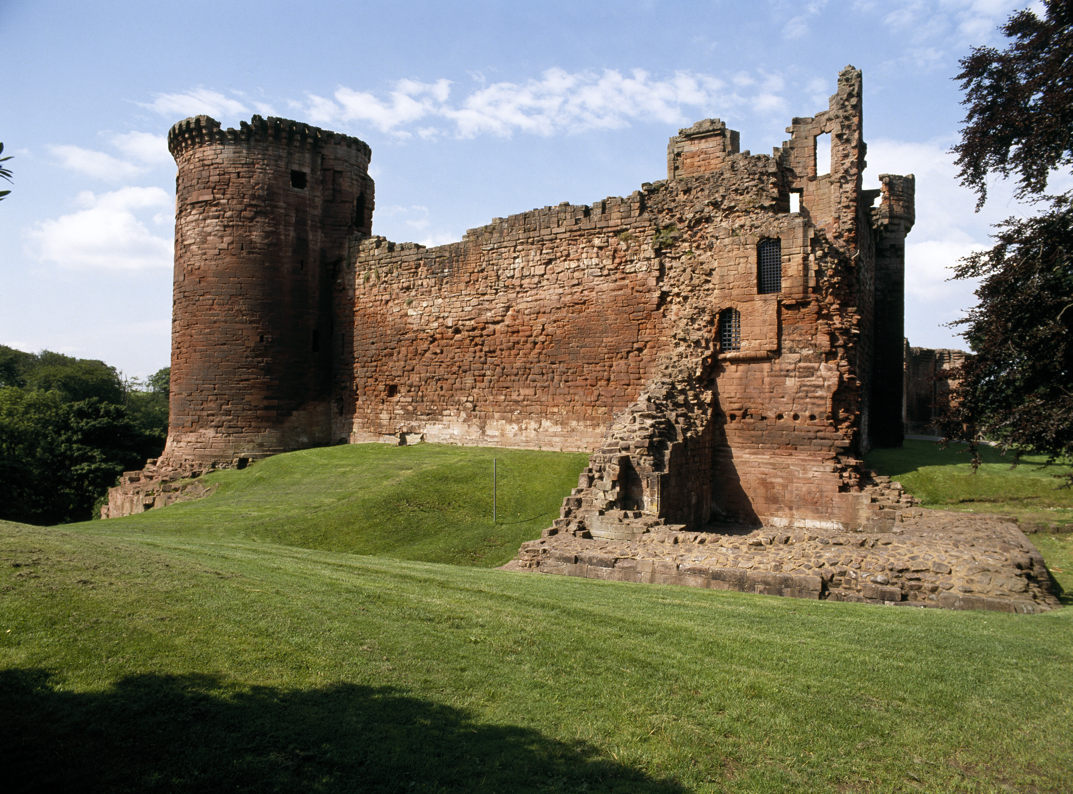 Bothwell Castle | Lead Public Body for Scotland's Historic Environment