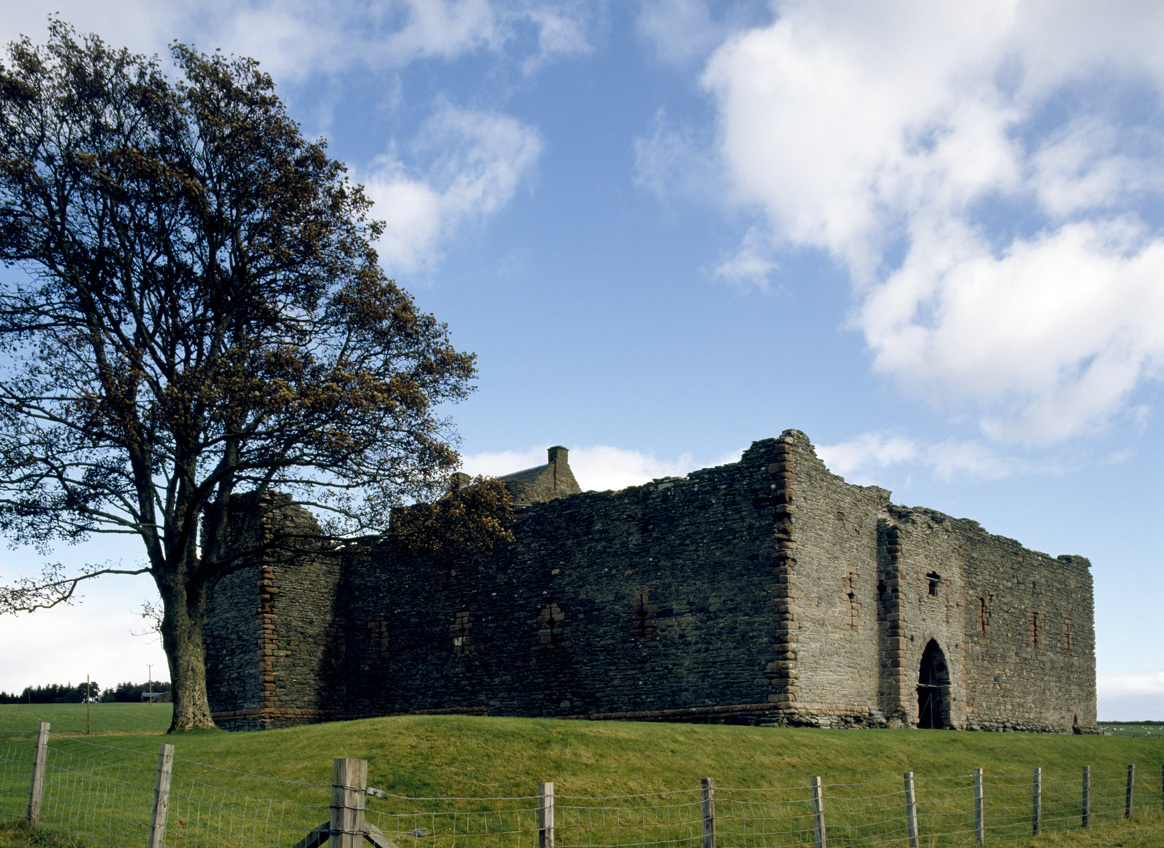Skipness Castle and Chapel | Historic Environment Scotland | HES