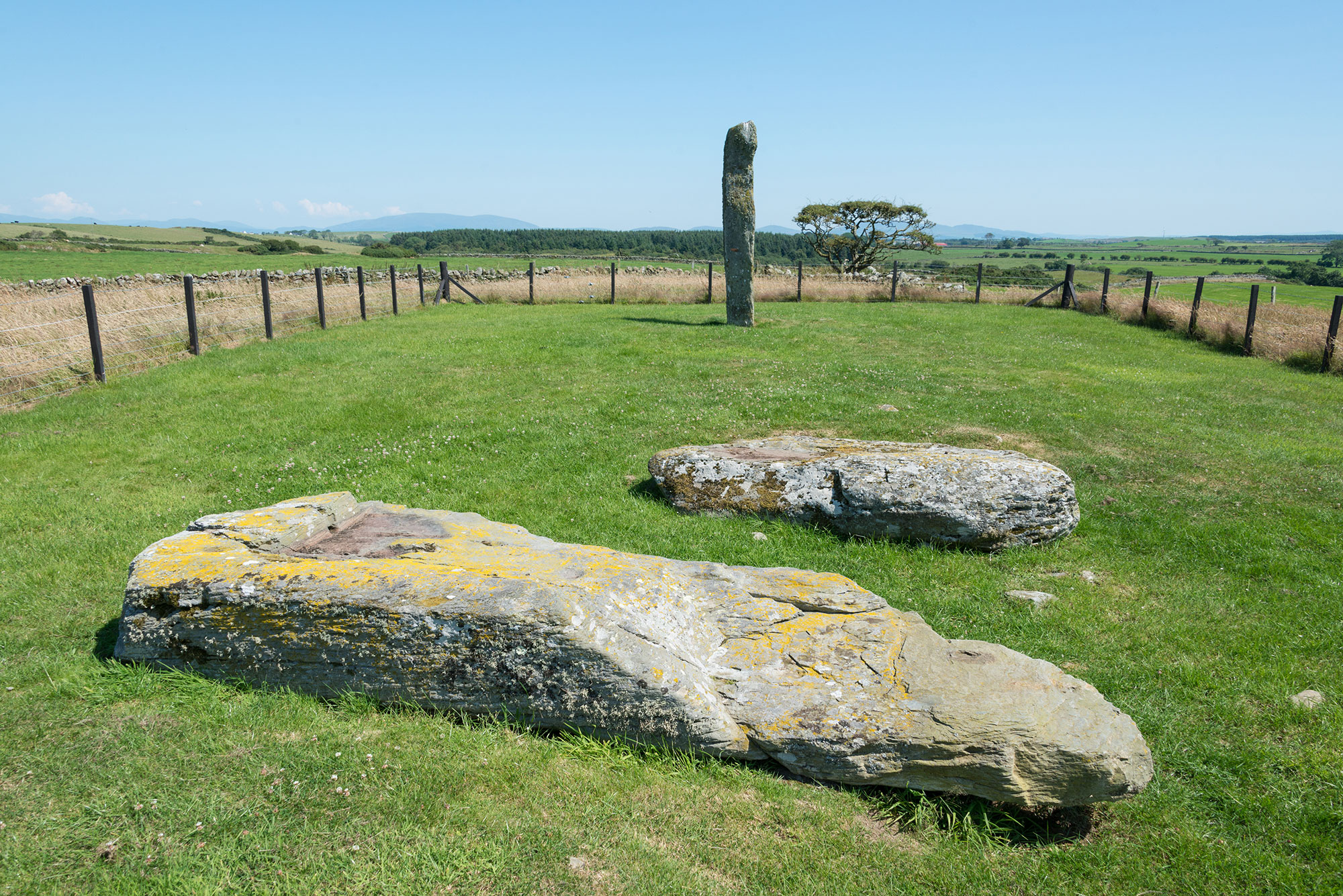 Cairn Holy Chambered Cairns | Historic Environment Scotland | HES